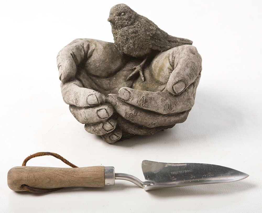 Bird in hand Bird Bath - Windlestone Nursery & Garden Centre in ...